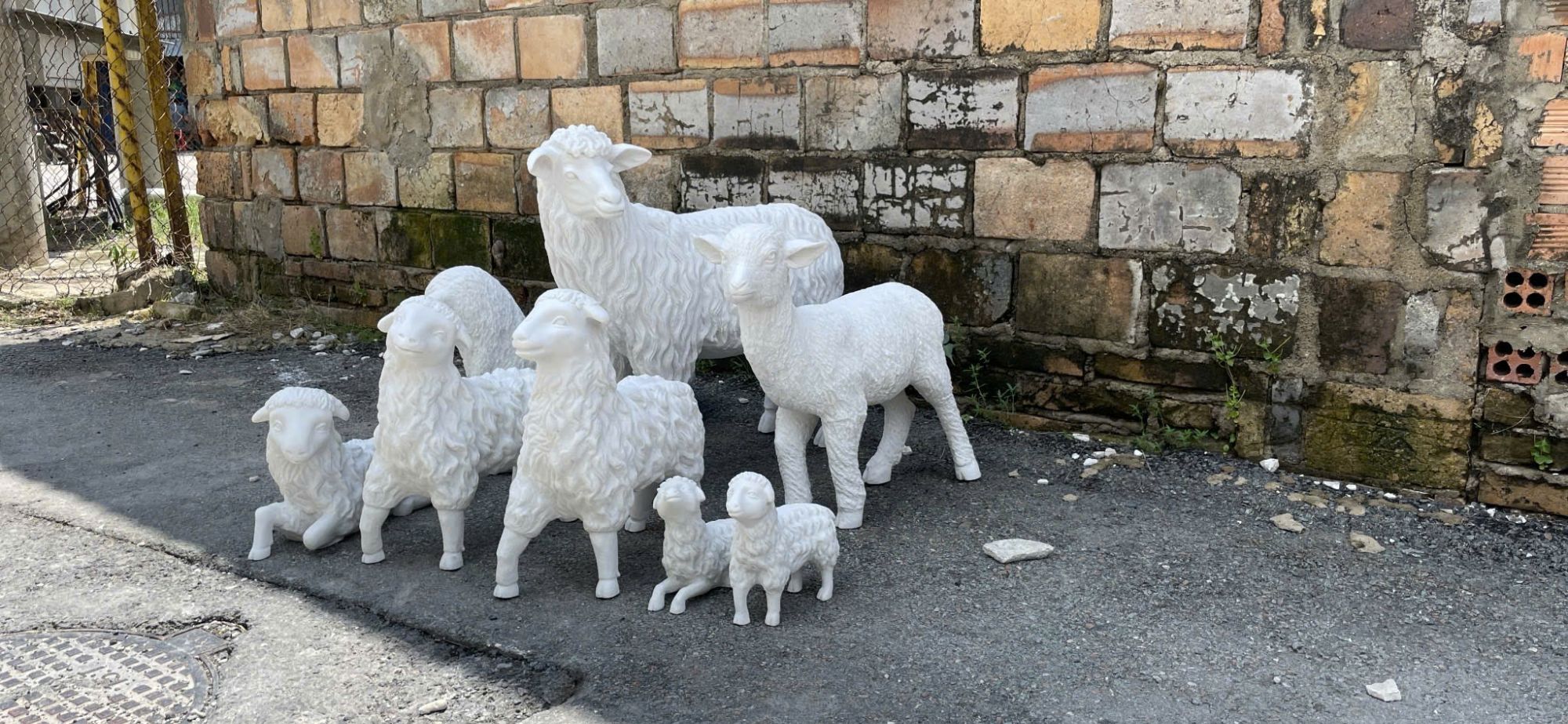 Family / flock of 8 sheep Statues - Wholesale Pots & Planters Melbourne ...
